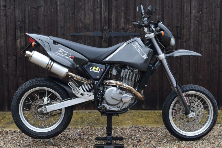 Moto del día: CCM R30 - espíritu RACER moto