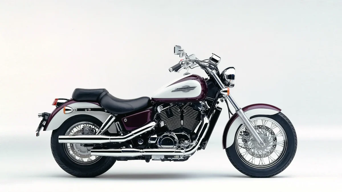 Honda Shadow Amarilla Con Franjas De Carreras Negras Honda Shadow